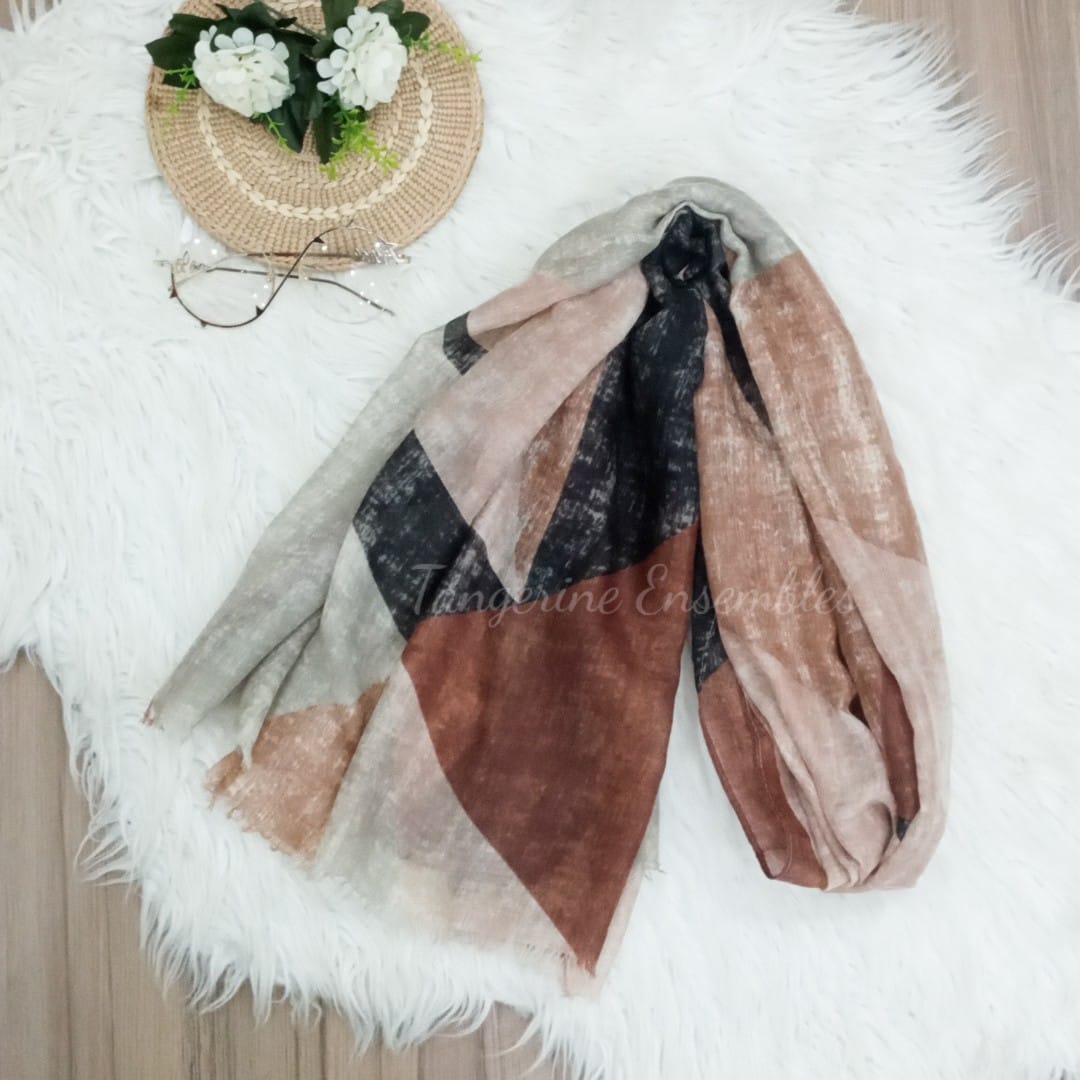GEOMETRIC ELEGANCE – Tangerine Ensembles Pakistan`s Favourite Abaya Brand